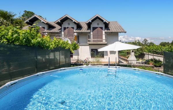 2 Bedroom Nice Apartment In Viskovo - Rijeka