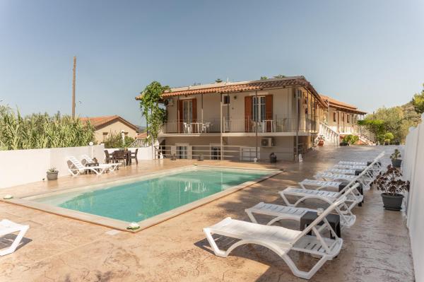Petros Giatras - Rooms - Zakinthos