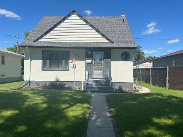 Spotless 4 Bedrooms 4 Beds Sleep 8 In Winnipeg - Winnipeg