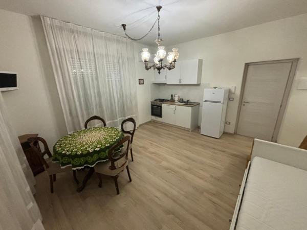 Alloggio 4 E 5 In Centro, Con Giardino, A 150 M Dal Mare - Pineto