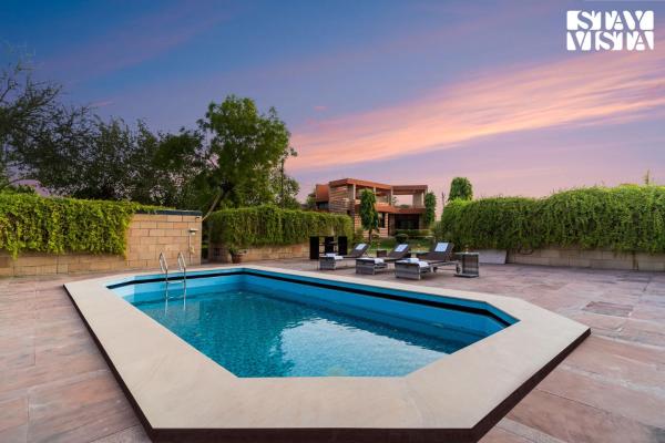 Stayvista At The Cityscape With Lawn & Pool - Gurugram