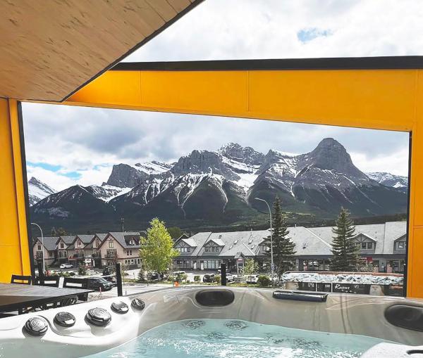 Raven's Peak 105 - Ultra Luxe Mountain Retreat - Canmore