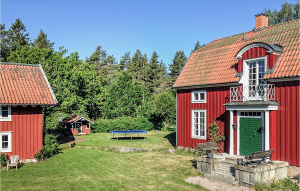 Nice Home In Gusum With Lake View - Valdemarsvik