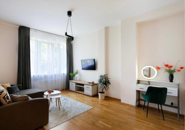 One Bedroom Sunny Tallinn Street Apartment With Parking - Riga