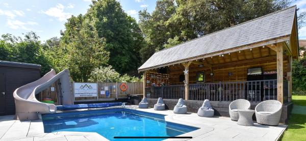 House Oasis Heated Pool, Hot Tub, Games Bar & Retreat - 도버