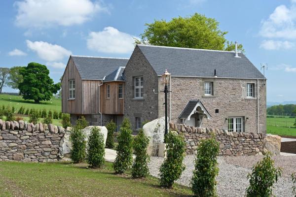 The Old Farmhouse - Perth