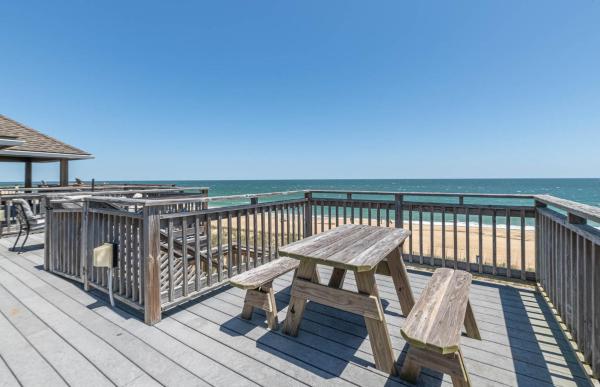 Ocean Song - 2 Bedroom Oceanfront Penthouse Condo In Kill Devil Hills, Spacious Layout - Kill Devil Hills, NC