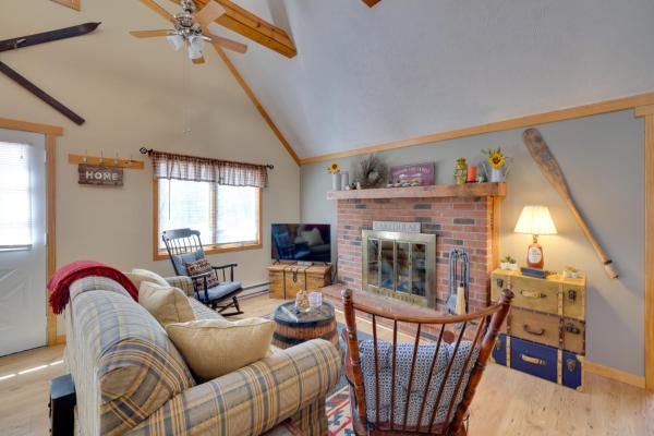 Walk To Beach Pocono Lake Cabin With Pool Access! - Arrowhead Lake, PA