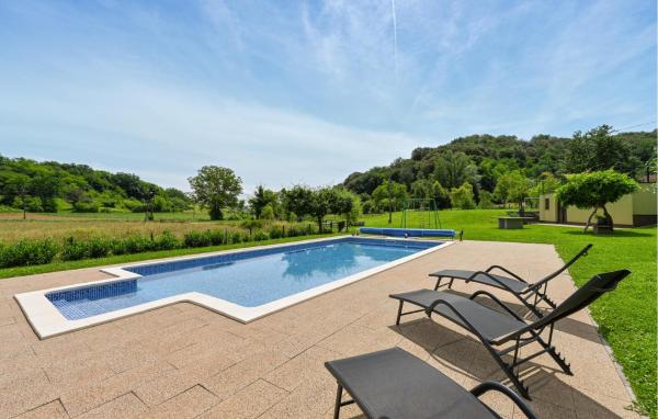 Awesome Home In Donja Pacetina - Zabok