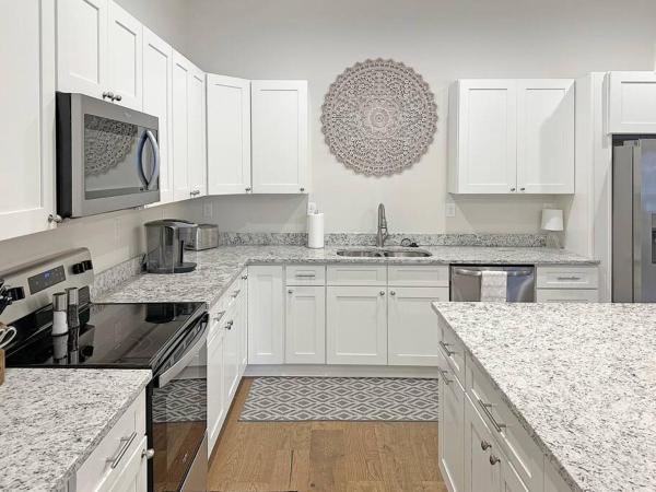 Spacious Freshly Renovated Townhome- Scenic Side - Philadelphia, TN