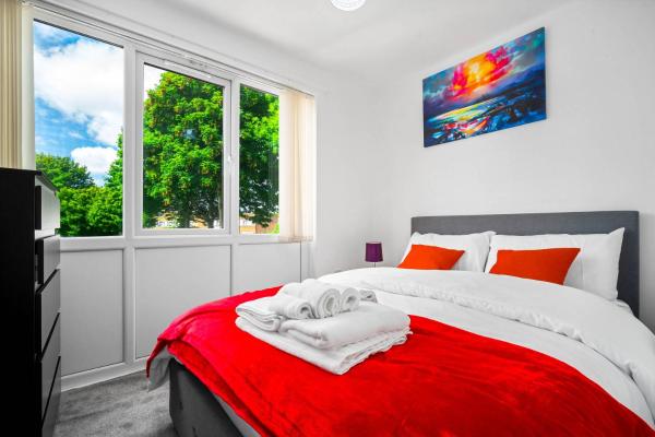 Luxury New House With Free Parking - Solihull