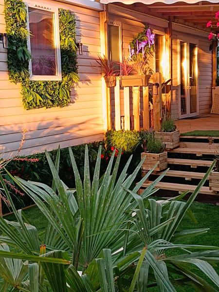 Le Lagon Rose Nice Bungalow Camping Siblu Le Mar Estang Canet-en-roussillon, 2 Rooms, 2 Bathrooms, 2 Tv, Free Wifi, Sheets & Towels Included, Beach At 5 Mn Walk - Saint-Cyprien