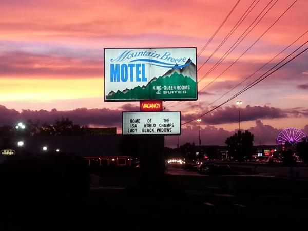 Mountain Breeze Motel - Gatlinburg, TN