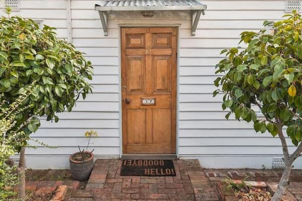 Irresistible Renovated 1840 Inner-city Cottage - Hobart