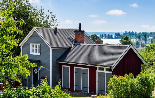 Lovely Home In Sommen With Kitchen - Tranås