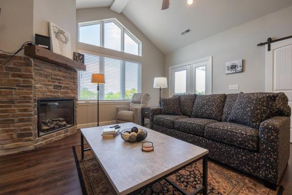 Luxury 3br, 3ba - Vaulted Ceilings - Resort Amenities - Stairs Required - Free Tickets Included - Fh-g303 - Branson, MO