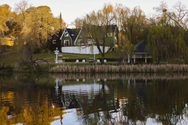 Lakefront Cottage At Lakewood - Auburn, CA