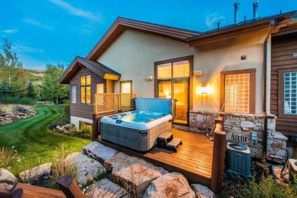 Rustic Luxury Prime Townhome With Mountain Views - Park City, UT