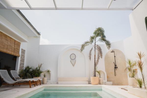 Gisela Villa With Private Pool - Singaraja