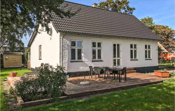 Three-bedroom Holiday Home In Nexo - Bornholm