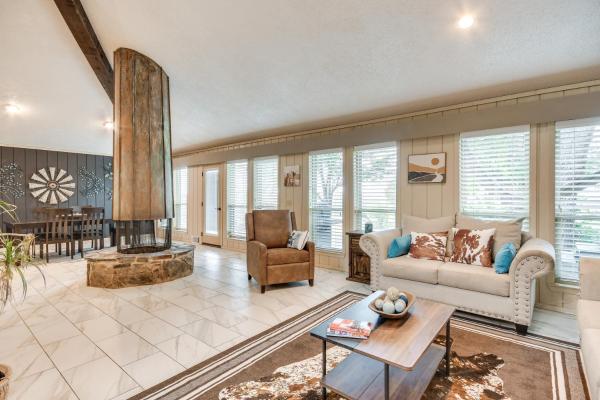 Remote Texas Retreat Hot Tub, Deck, Grill! - Texas