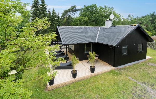 3 Bedroom Cozy Home In Nexø - Bornholm