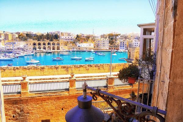 Historic Vittoriosa Maisonette With Sea View - Malta