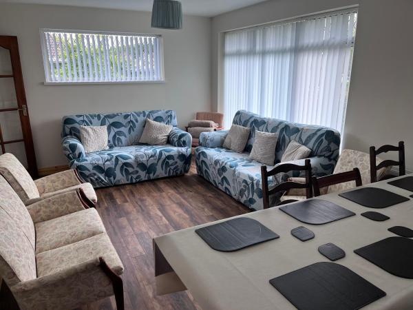 Spacious 5 Double Bed Bedroom Bungalow Near Belfast - Northern Ireland