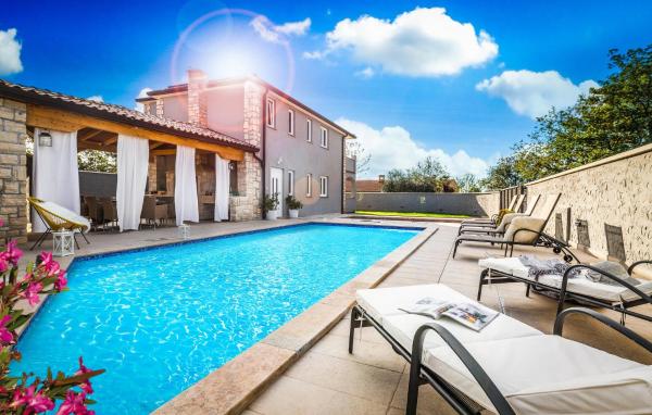 4 Bedroom Cozy Home In Mihatovici - Poreč