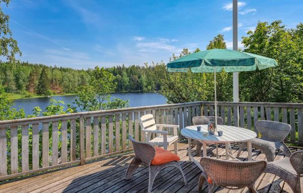 3 Bedroom Cozy Home In Mellerud - Sweden