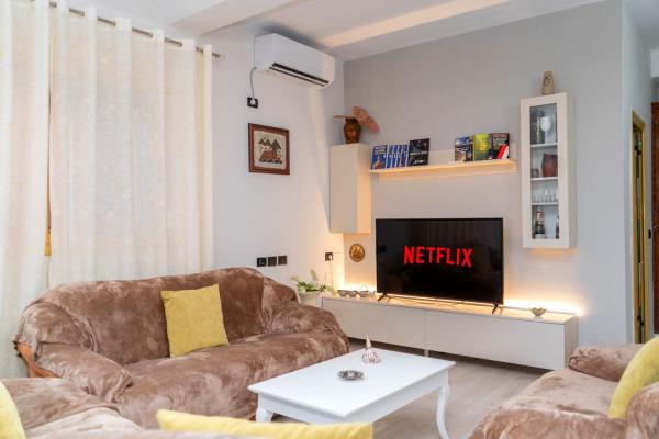 Spacious & Relaxing Home With Free Parking - Vlora