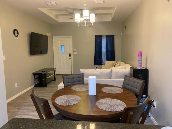 Cozy Getaway With King Bed Near Utrgv - Edinburg, TX