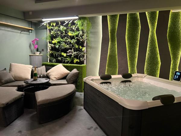 Leo Apartment Suite & Private Spa Zone - Old City - Bratislava