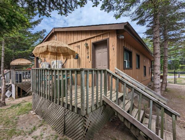 Modern Tiny Wood Cottage 04 - Wasaga Beach