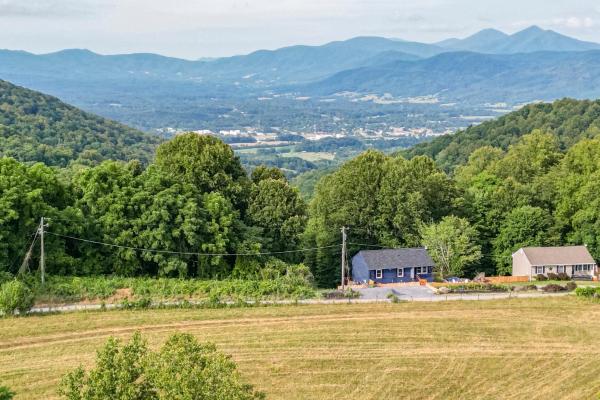 The Getaway Lodge In The Blue Ridge Mountains Near Roanoke & Bedford - Blue Ridge, VA