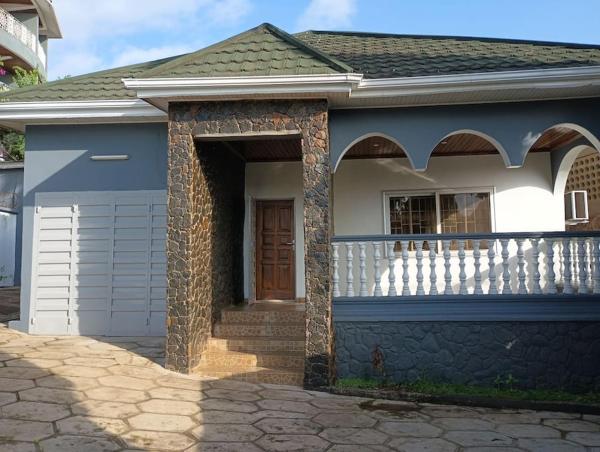 Himma's Luxury Family Suite - Freetown