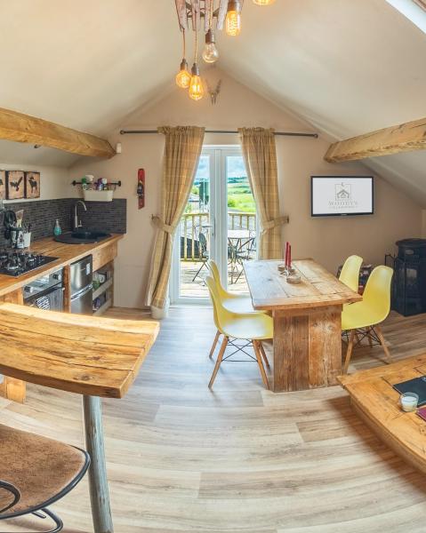 Gracie's Lodge At Woody's Glamping - Colwyn Bay