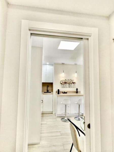 Beautiful Designer Apartment On The Golden Mile. - Madrid