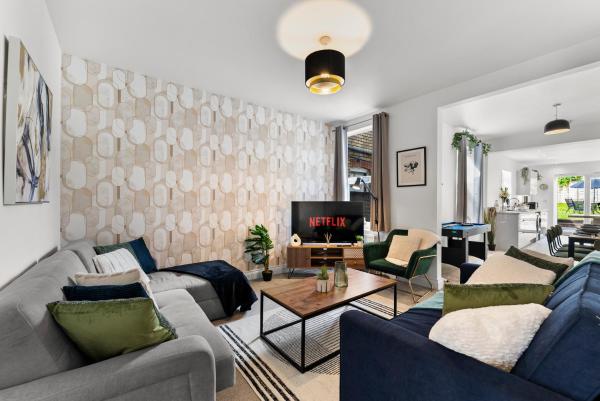 Sleek And Stylish Abode - Parking - Bristol