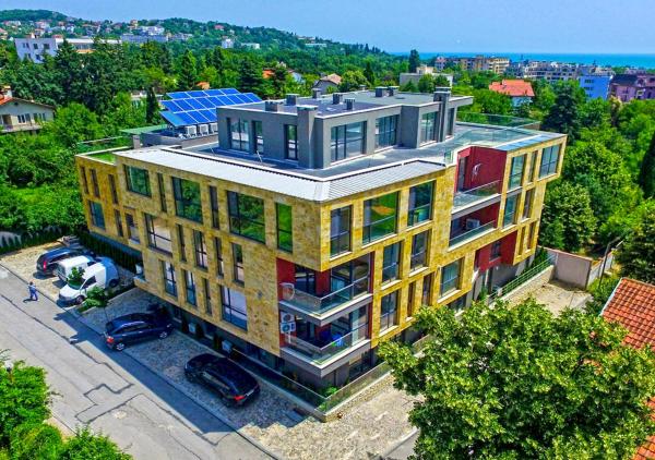 Sunny Flat With Pool - Varna