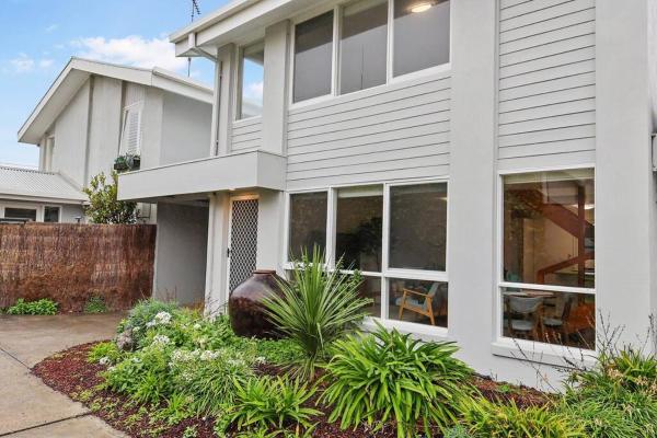 Seaside On The Parade- Sleeps 4, 2 Bathroom, Aircon, Walk To Shops! 11am Check Out - Point Lonsdale