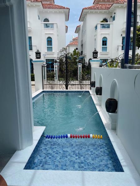 Spacious 6br Villa Near Beach - Hạ Long