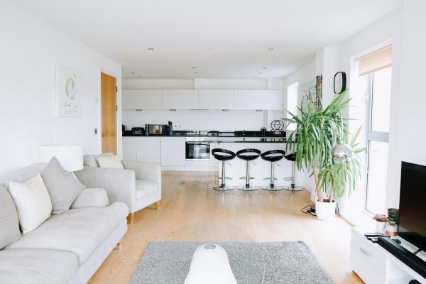 Open Plan Fistral Beach Apartment - Holywell