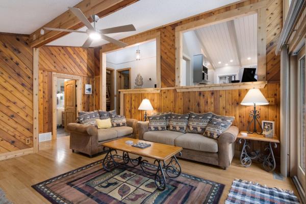 12pm Check Out Winter Schuss Mountain - エルク・ラピッズ, MI