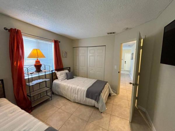 Sea Breeze-2 Br Apartment- Centrally Located - West Palm Beach, FL