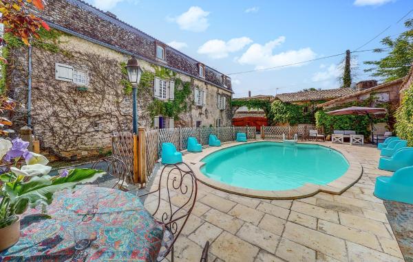 Beautiful Home In Couhe - Vivonne