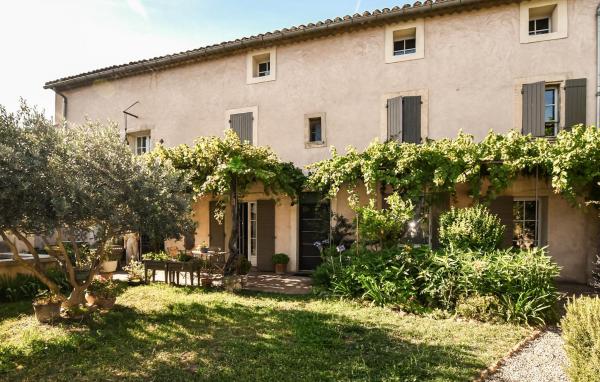 Cozy Apartment In Morières-lès-avignon - Pernes-les-Fontaines