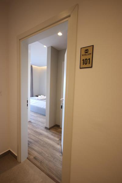 W Cika Hotel - Qeparo