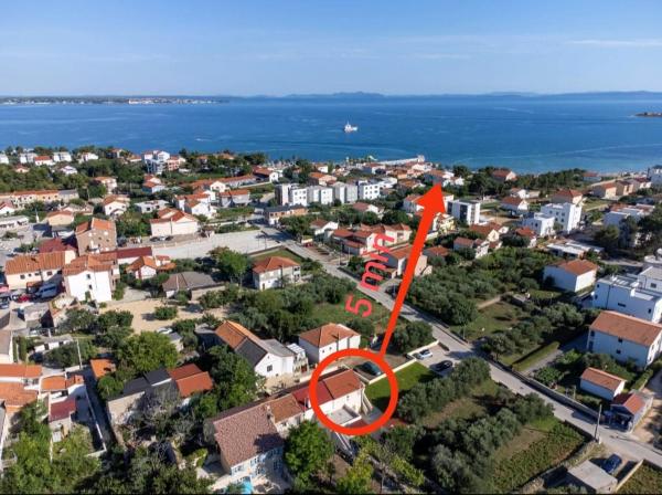 Basic Old House - Vir