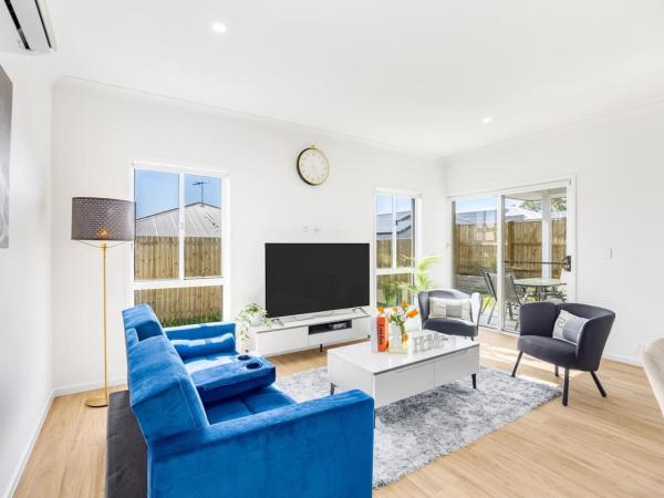 Brand New Comfy Home 4bedroom Designer Furniture - Brisbane